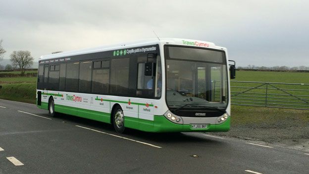 Aberystwyth to Haverfordwest bus link service begins - BBC News