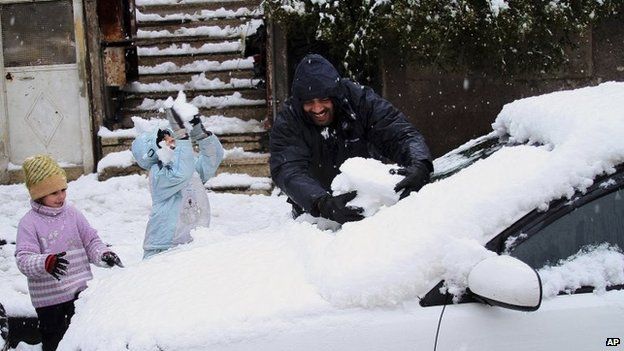 Winter storm brings misery to Middle East refugees - BBC News