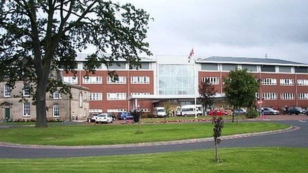 Cumberland Infirmary patients told to 'pretend you're camping' - BBC News