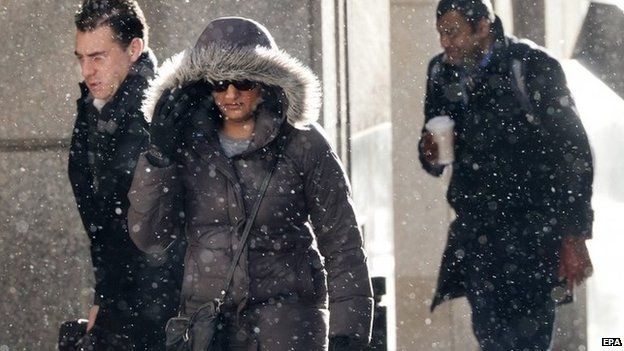 'Dangerously cold' temperatures and snow across US - BBC News