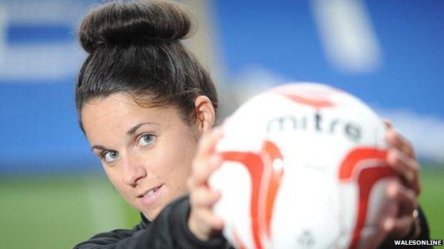 Charlotte Carpenter becomes Wales' first female Fifa referee - BBC News