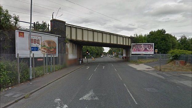 Girl, 14, dragged into car and raped in Manchester - BBC News