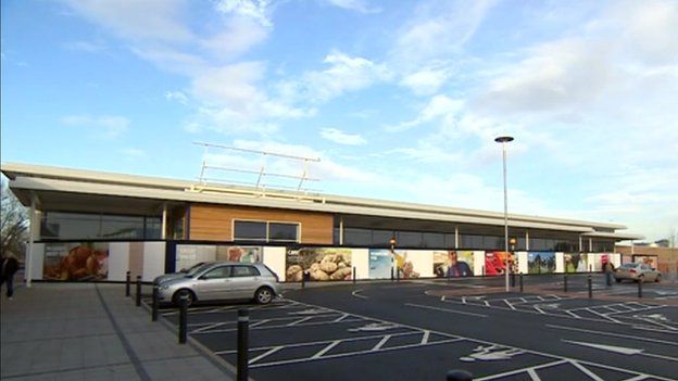 Immingham Tesco store decision 'a disgrace' - BBC News