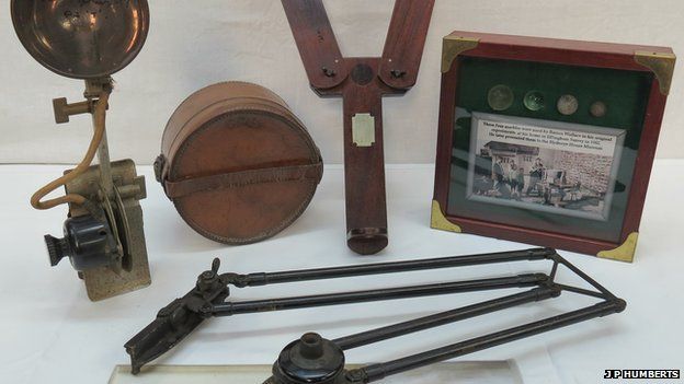 Dambusters 'bouncing bomb' sight sells for more than £41,000 - BBC News