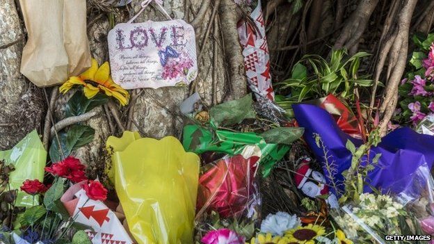 Australia child deaths: Thousands at Cairns funerals - BBC News