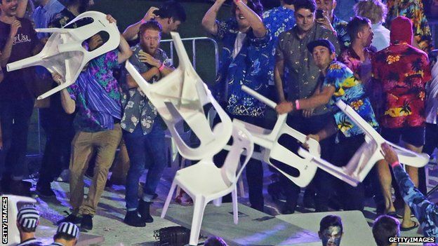 Melbourne darts riot: Michael van Gerwen & Simon Whitlock halted - BBC ...