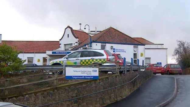 Totnes protesters call for minor injuries unit to reopen - BBC News