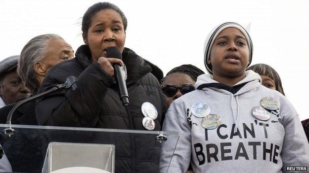 New York police chokehold complaints 'not punished' - BBC News