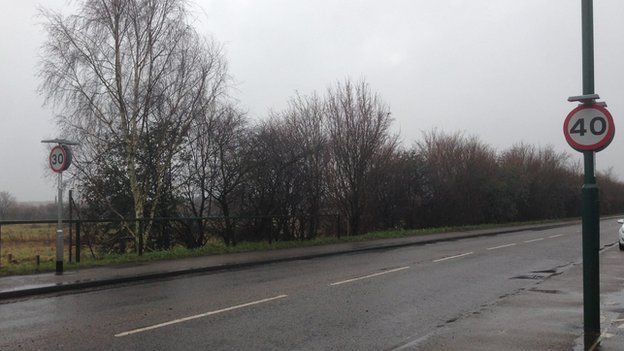 Confusion over different speed limit signs in Nottingham road - BBC News