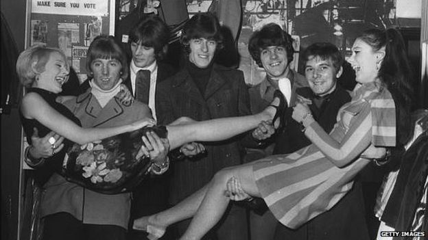 Dozy, of Dave Dee, Dozy, Beaky, Mick and Tich, dies aged 70 - BBC News