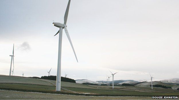 Borders wind farm shut down after turbine part 'falls off' - BBC News