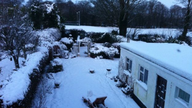 Snowy pictures from across the UK - BBC Newsround