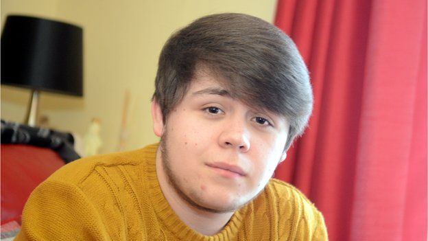 Swansea schoolboy bus row over Scottish £10 note - BBC News