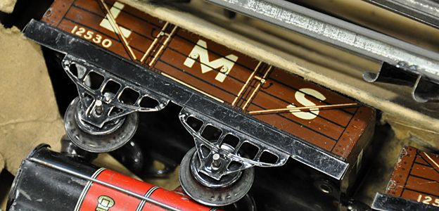 Toy trains from the past 200 years - BBC News