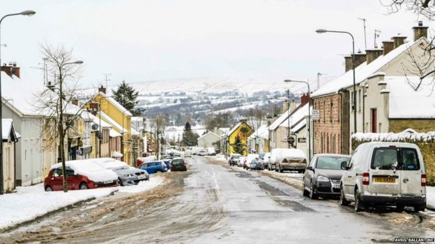 In pictures: Snowfall across Northern Ireland - BBC News