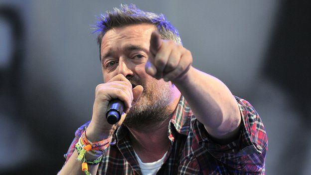 Elbow return to Manchester roots for War Child gig - BBC News