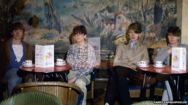 Photos of Harry Papadopoulos capture lost era of Scottish music - BBC News