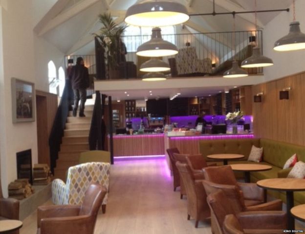 Cinema screens return to medieval town of Rye - BBC News