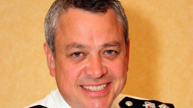 Police commander sacked over 'sensitive leak' - BBC News