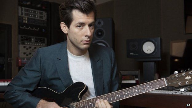 Mark Ronson continues UK singles chart reign - BBC News