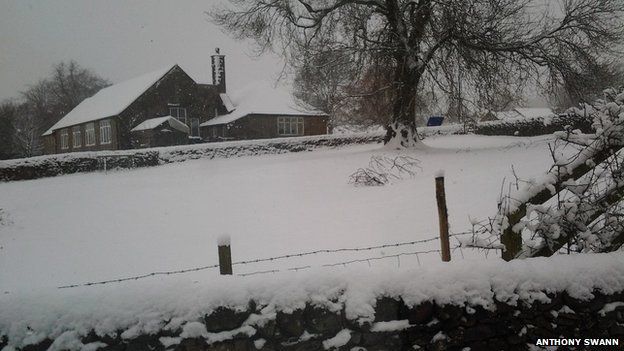 Snow closed A53 in Staffordshire - BBC News