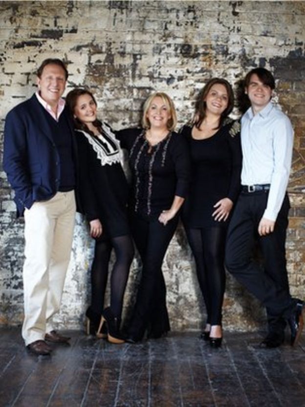 Kingswood robbery detectives follow up leads after appeal - BBC News