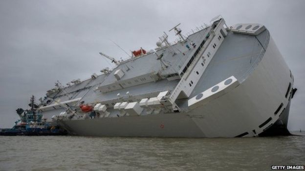 Stricken Solent ship picture gallery - BBC News