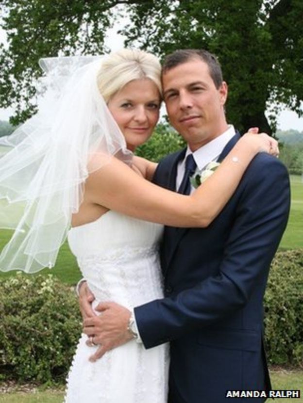 'Astonishing' donations for leg amputee mum Tracy Ralph - BBC News