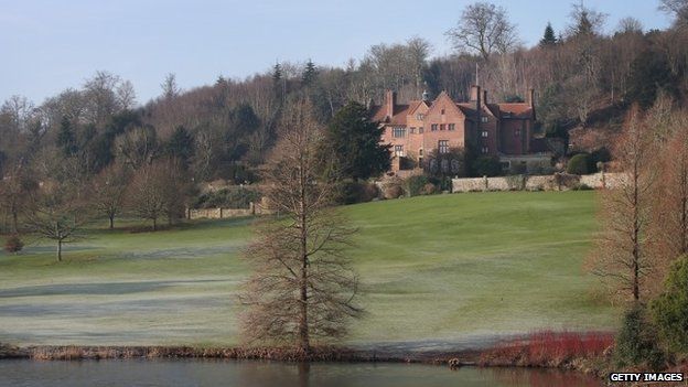 Last photograph of Winston Churchill in Chartwell exhibition - BBC News