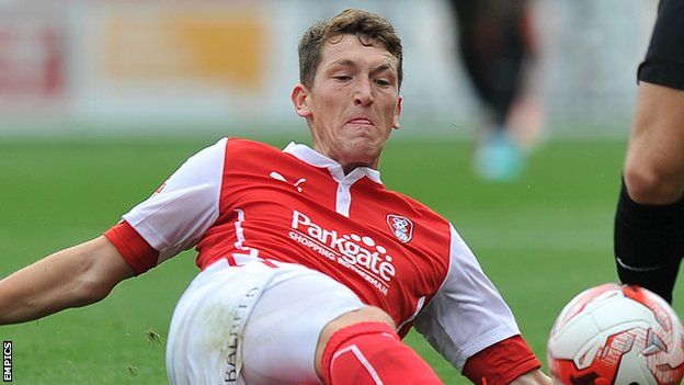 Joe Skarz: Oxford United sign ex-Rotherham United defender - BBC Sport