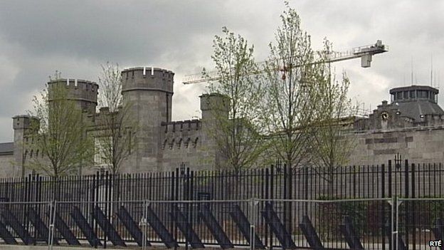 Lee McDonnell: Dublin prisoner who escaped is recaptured - BBC News