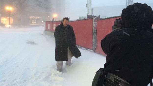 Huge blizzard affects 60 million people in USA - BBC Newsround