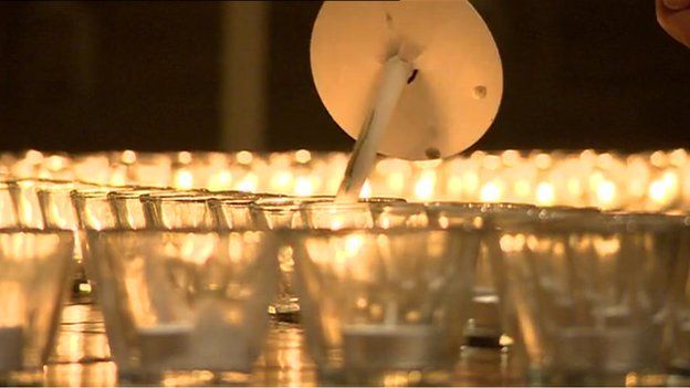York Minster candles mark Holocaust Memorial Day - BBC News