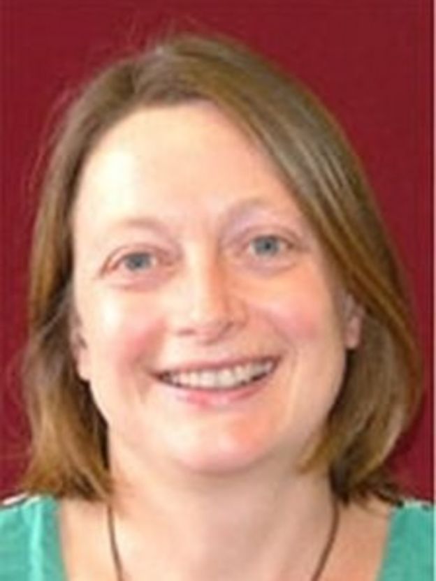 Yr Athro Sally Holland yw Comisynydd Plant newydd Cymru - BBC Cymru Fyw