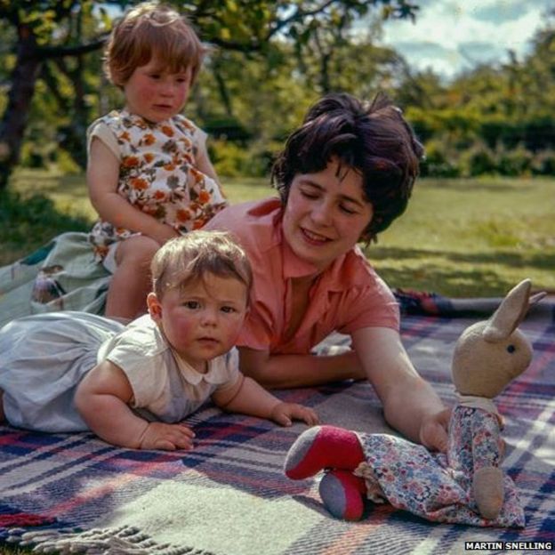 Owner of St Ives 1950s photographs sought - BBC News
