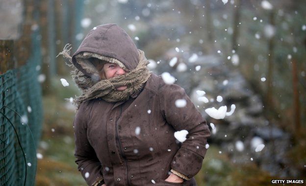 Does cold weather sometimes feel worse than it is? - BBC News