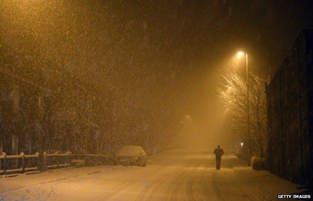 Does cold weather sometimes feel worse than it is? - BBC News