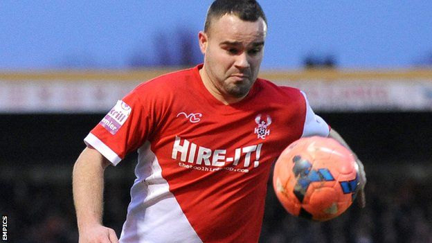 Lee Fowler: Crawley Town sign Nuneaton midfielder on loan - BBC Sport