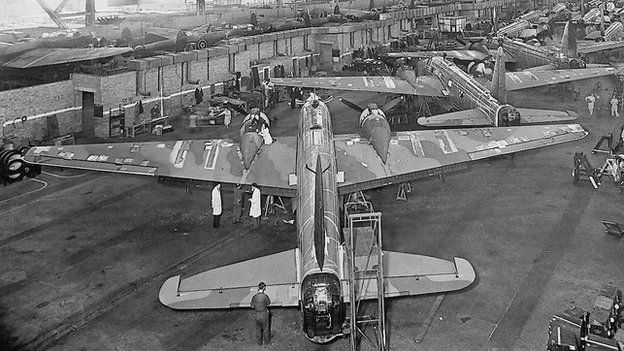 Airbus marks 75 years with photographic exhibition - BBC News