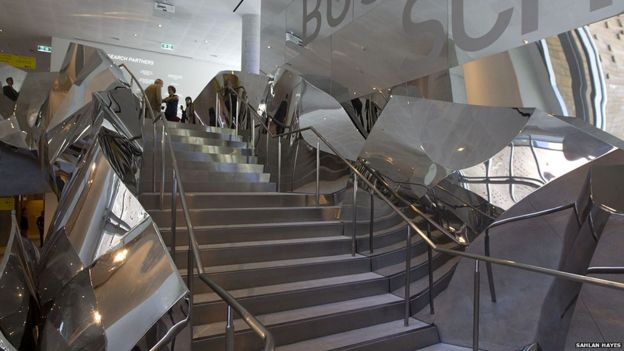 Frank Gehry's 'brown paper bag' opens in Sydney - BBC News