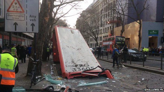 Travel scare as roof ripped off London bus - BBC News