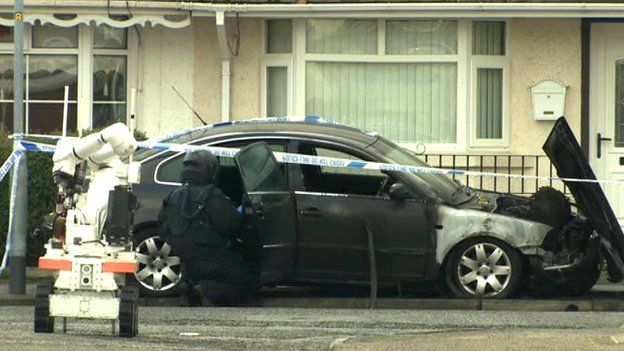 Belfast under-car pipe bombs: PSNI investigating possible link - BBC News