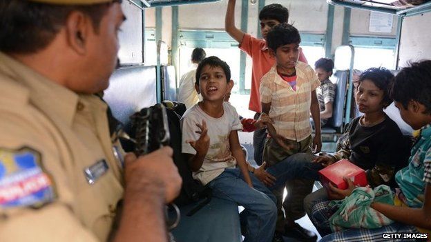 Police in southern India rescue hundreds of child workers - BBC News