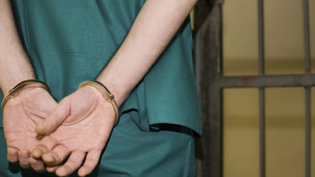 England and Wales court cells 'squalid and dangerous' - BBC News