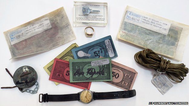 Great Train Robbery: Watch worn by Ronnie Biggs for auction - BBC News