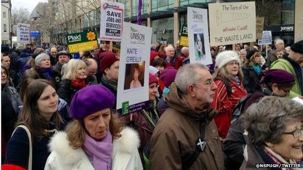 Hundreds at Cardiff library cuts and closure protest - BBC News