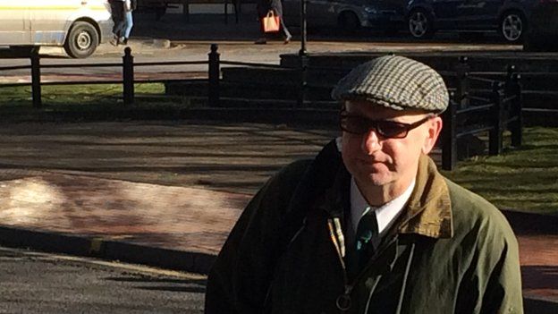 Teacher Stuart Rees jailed over child sex abuse images - BBC News