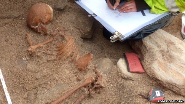 Ancient Orkney child remains excavated - BBC News