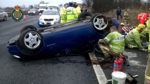 M69 crash leaves two with 'numerous injuries' - BBC News