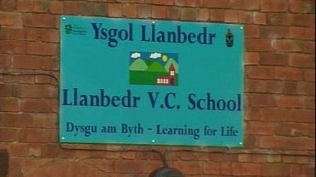 Denbighshire legal battle set over Ysgol Rhewl closure - BBC News